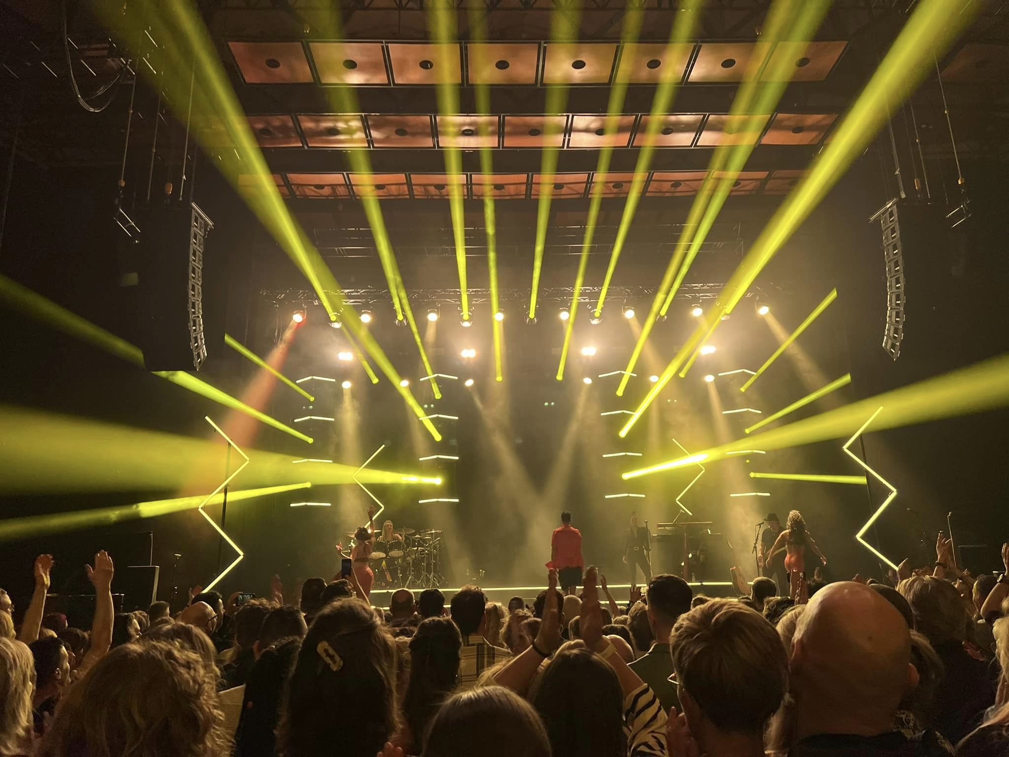 Simon Horn Calls on ChamSys for Anastacia Tour’s Bold Background ...